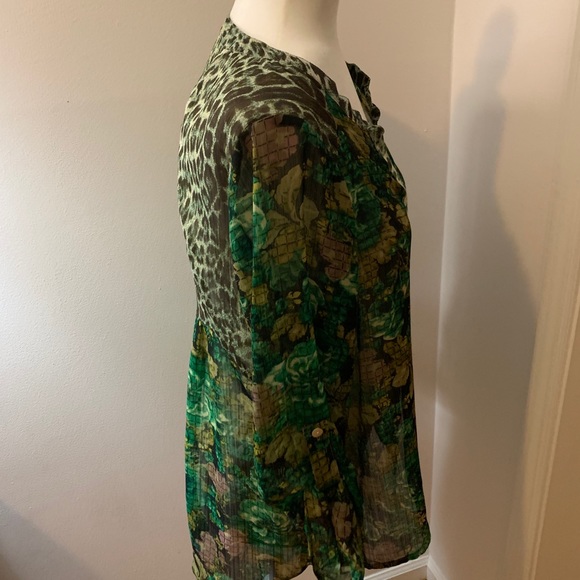 fig and flower | Tops | Fig Flower Green Animal Print Top Xl | Poshmark